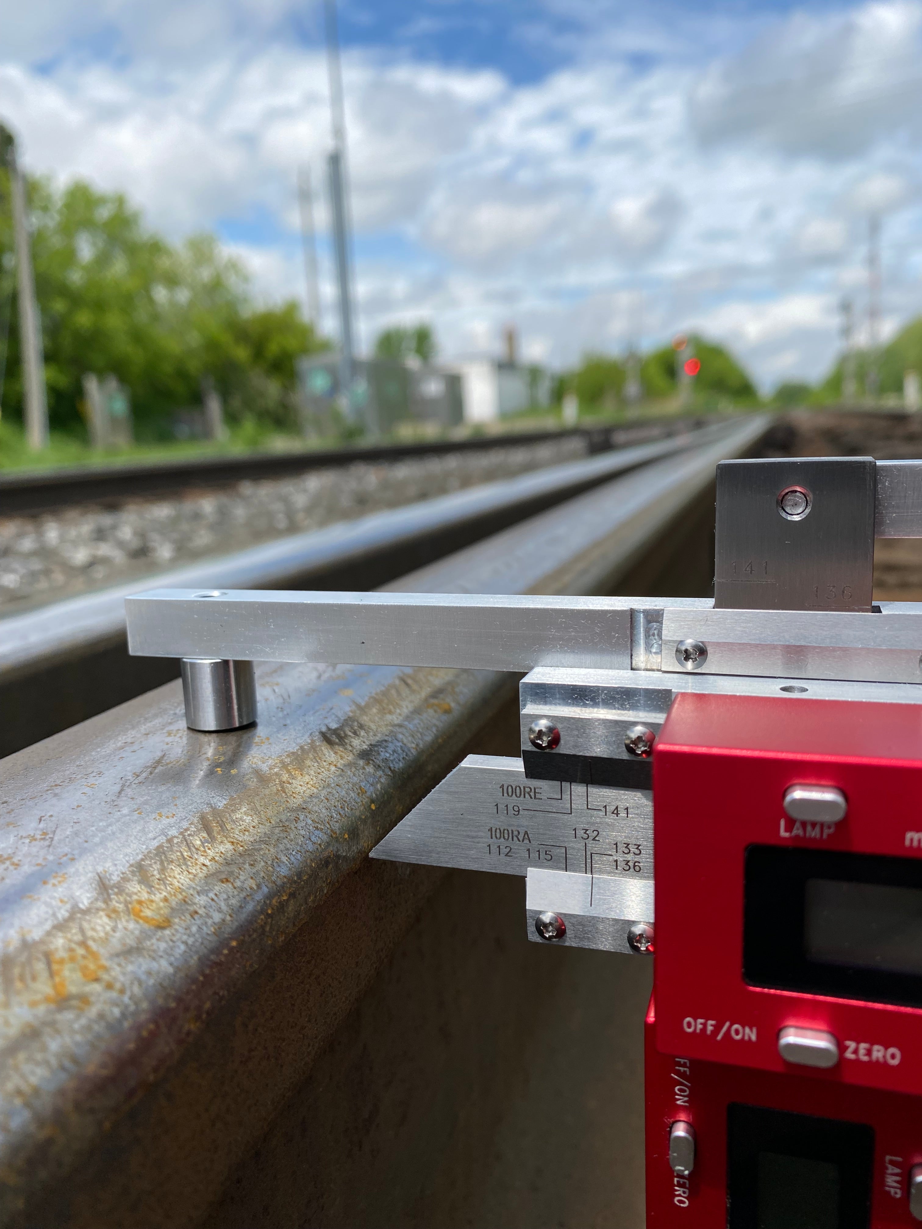 Digital Universal Rail Wear Gauge - UTG002W (IP65) – ByMax Innovation